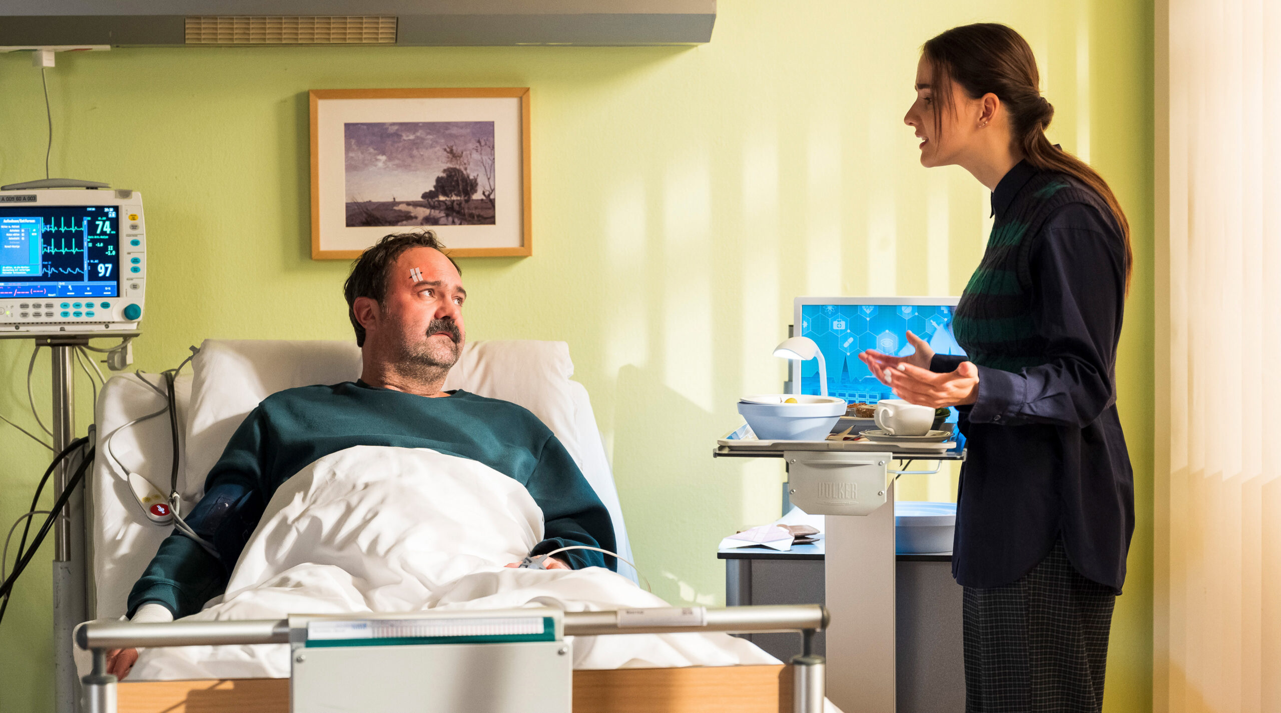 Tom Keune ('Bernd Neumeier') & Julian Weigend ('Dr. Kai Hoffmann') in ...